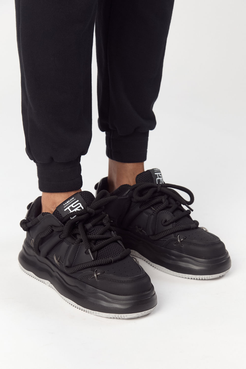 Zapatilla Falen Negro - TASCANI